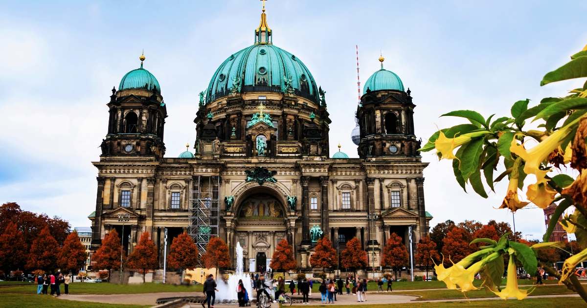 A Walking Tour of Berlin's Street Art Scene: Discovering the City's ...