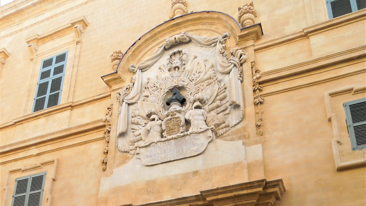 Valletta: Entry to MUZA + sightseeing mobile-app